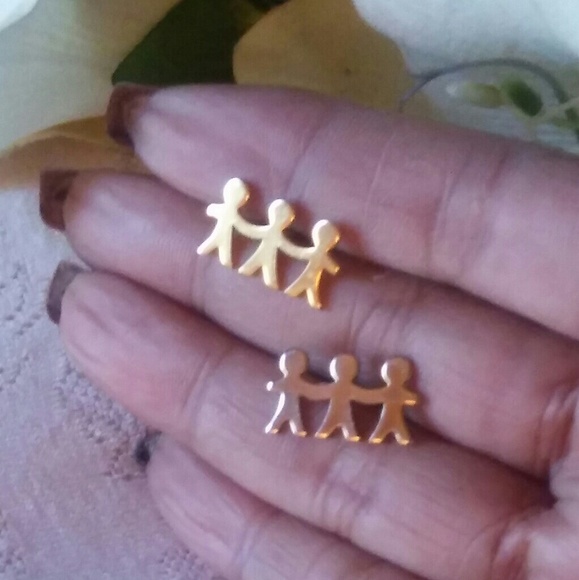 Jewelry | Vintage Three People Holding Hands Lapel Pin | Poshmark